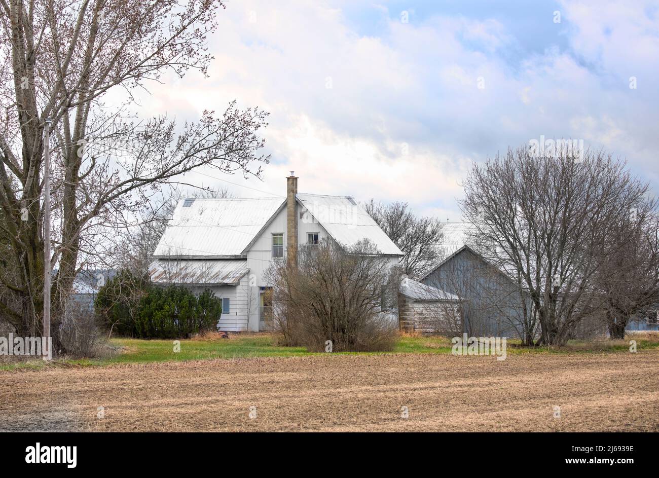 Old farmhouse porch hi-res stock photography and images - Alamy
