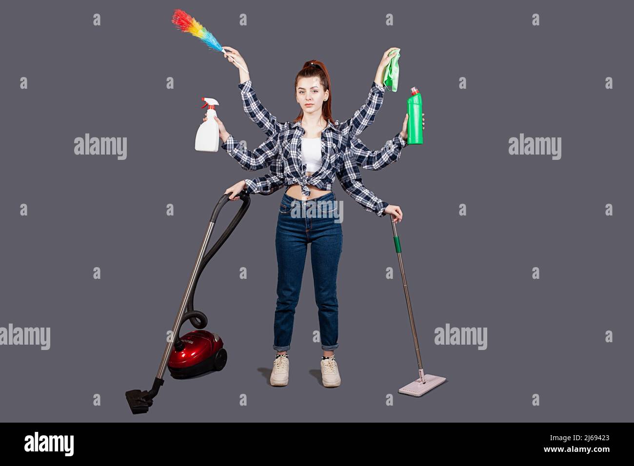 Robot home chores hi-res stock photography and images - Alamy
