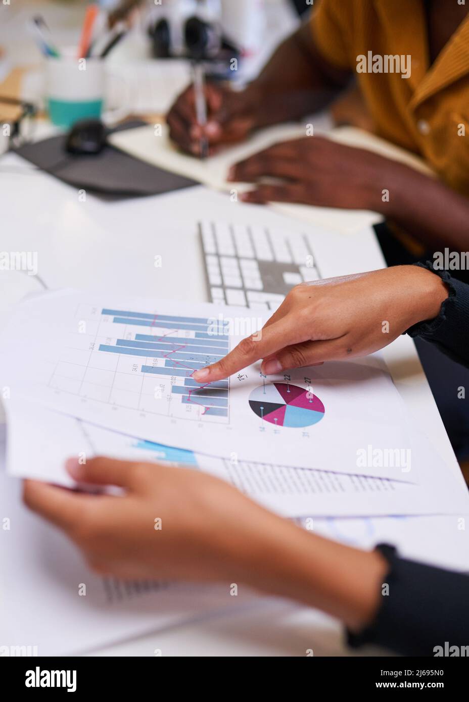 Person taking notes hi-res stock photography and images - Alamy