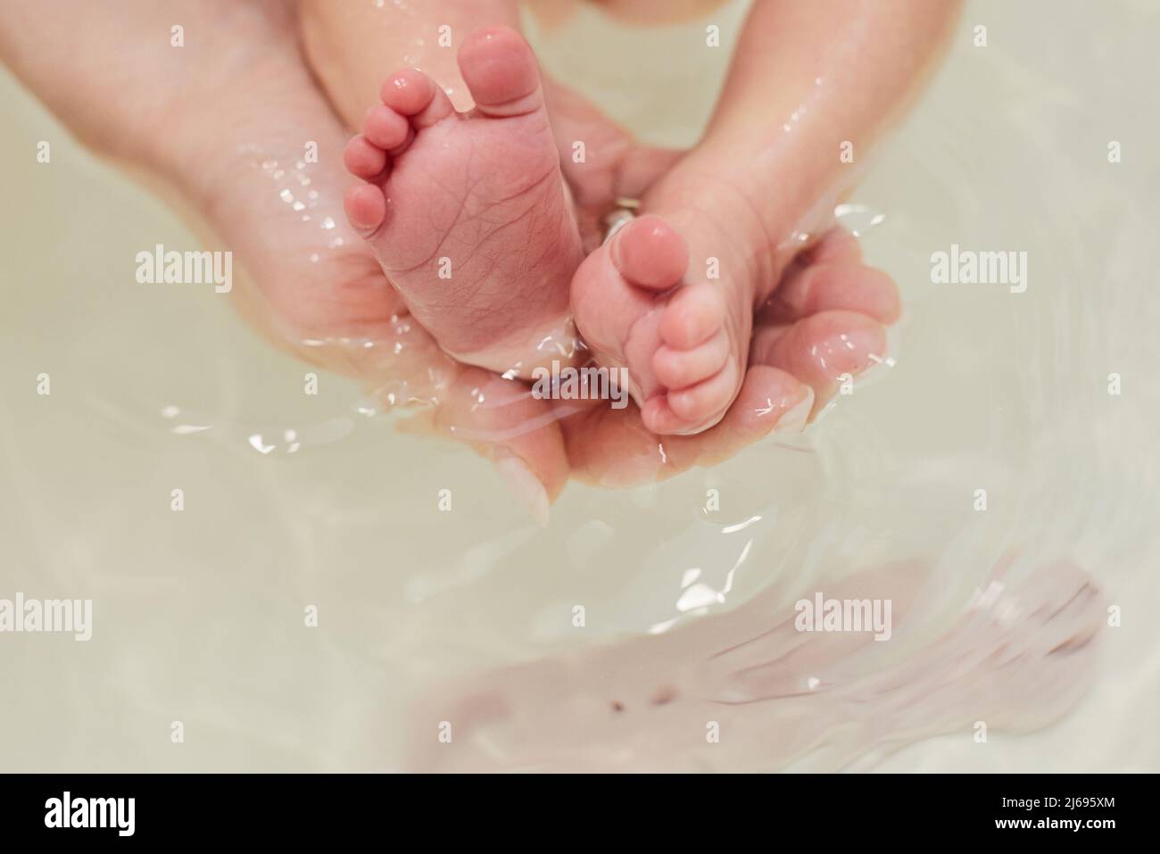 Feet toes bath hi-res stock photography and images - Alamy