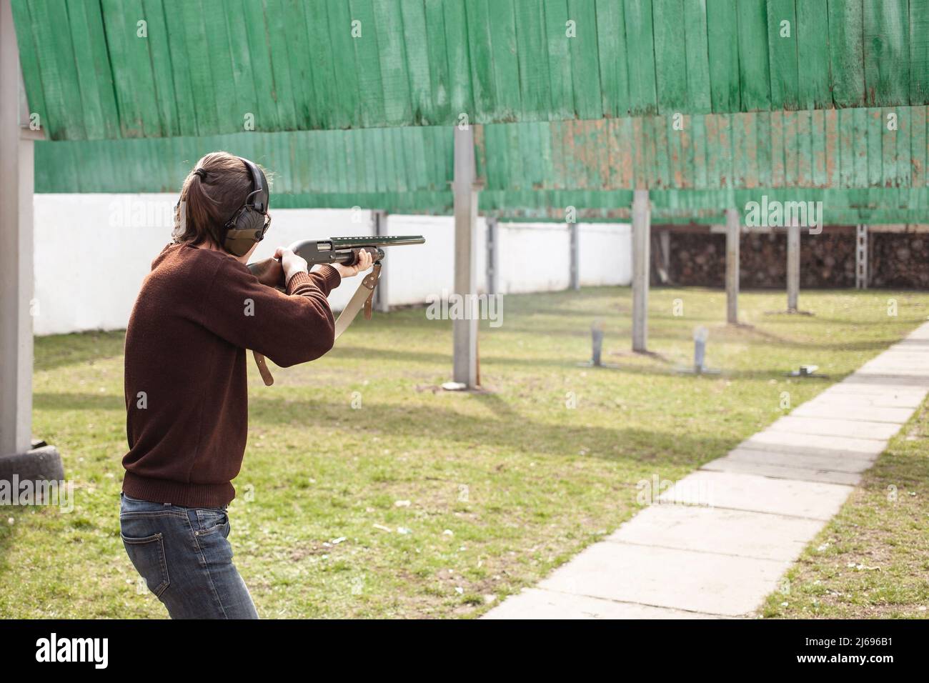 Man shooting range aiming targets hi-res stock photography and images ...
