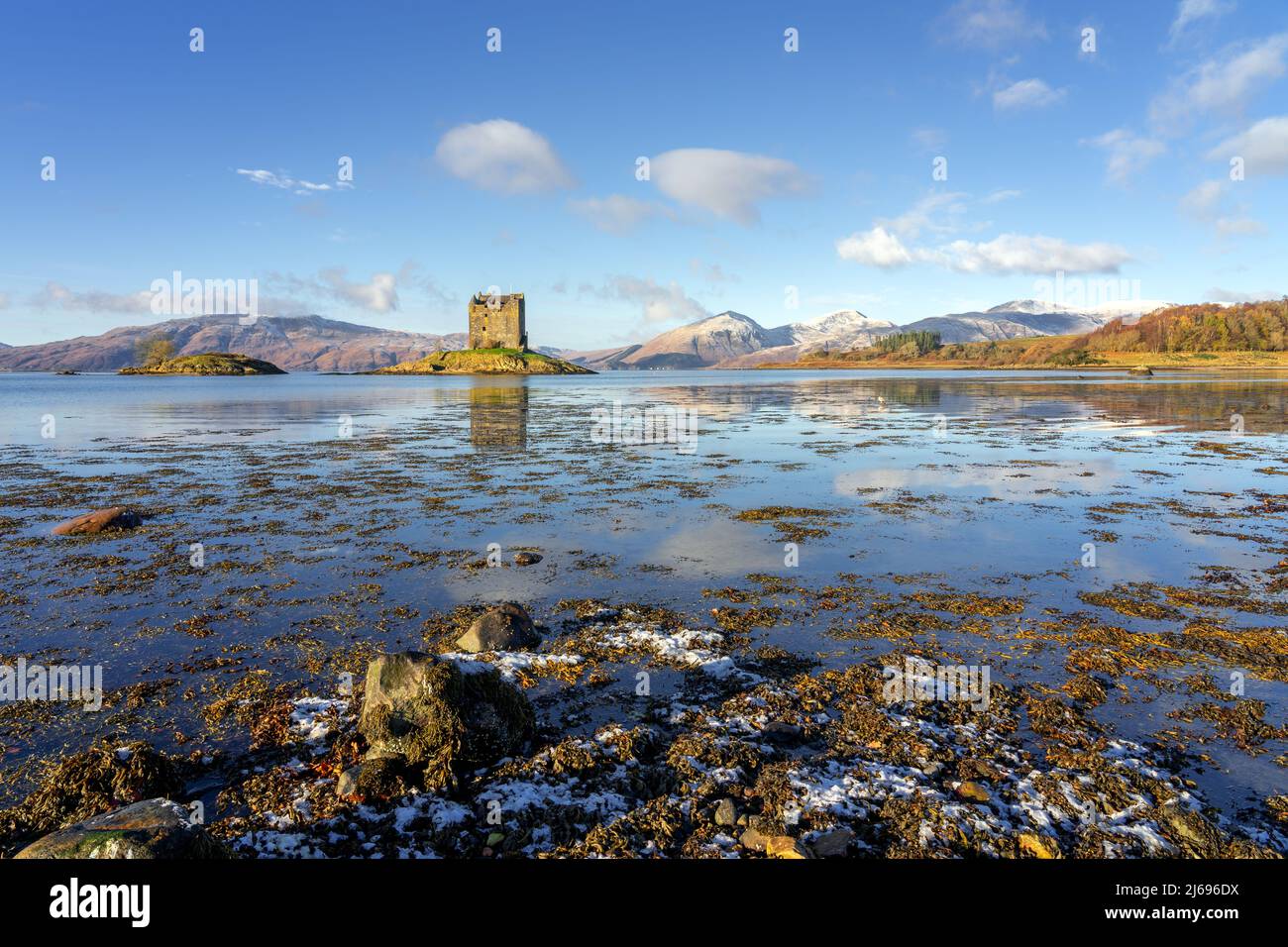 Scottish castles winter snow hi-res stock photography and images - Alamy