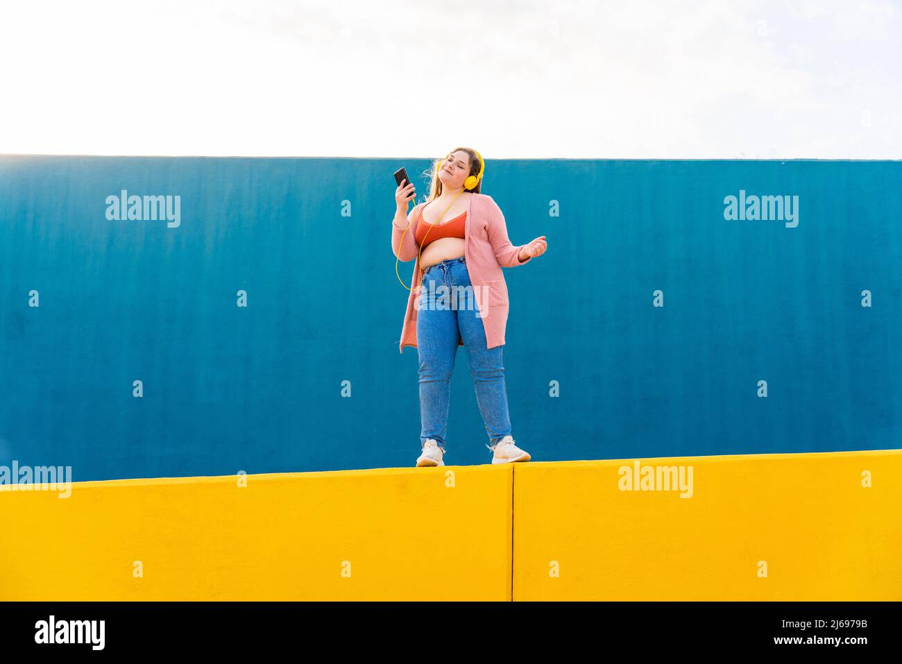 Fat woman dancing hi-res stock photography and images - Alamy