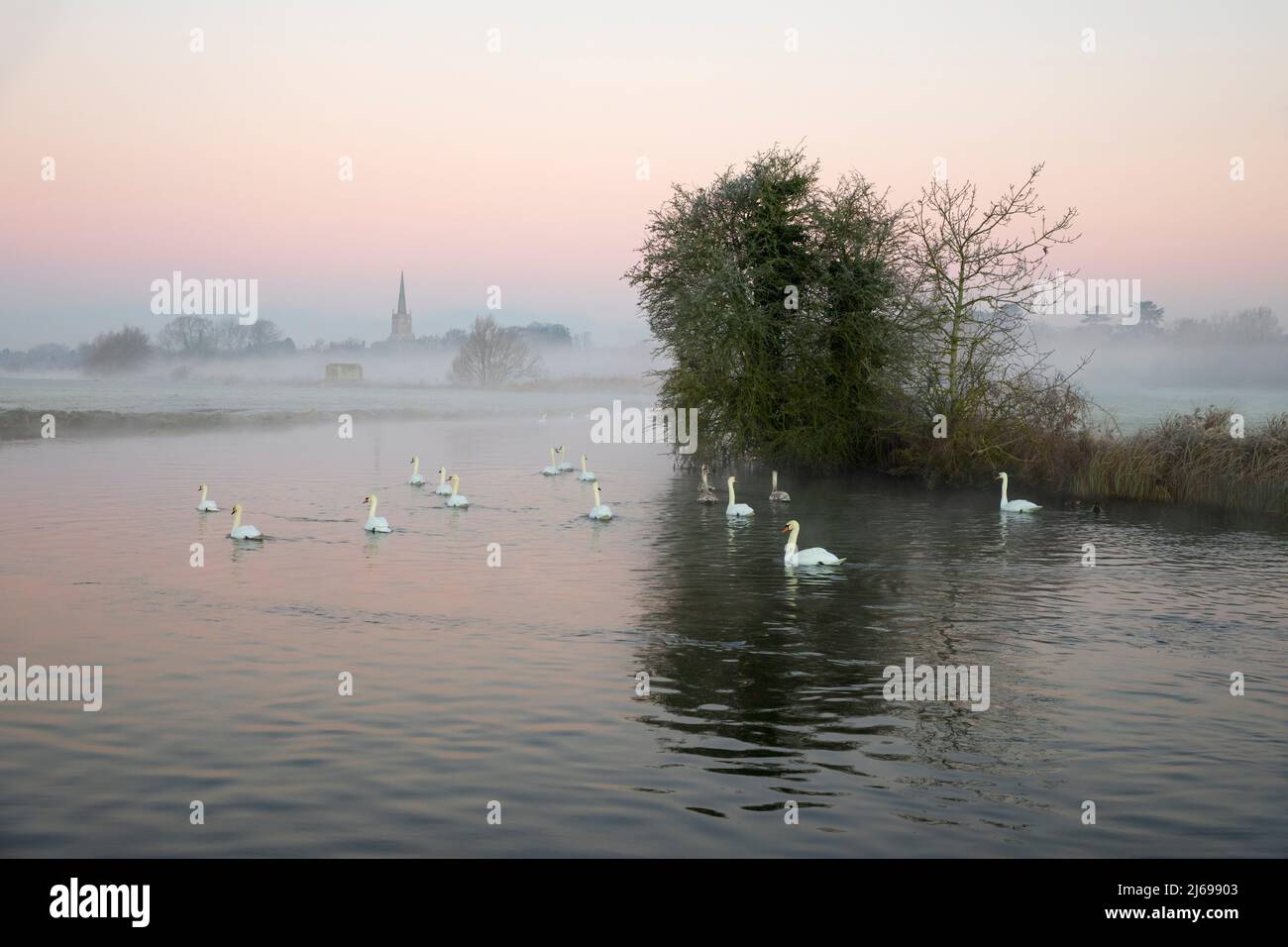 Lechdale on thames hi-res stock photography and images - Alamy