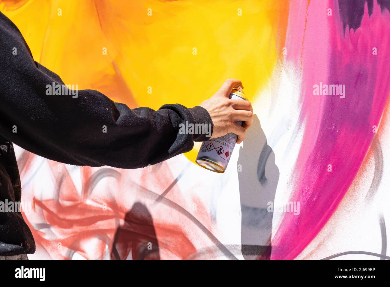 Graffiti artist painting colorful hi-res stock photography and images ...