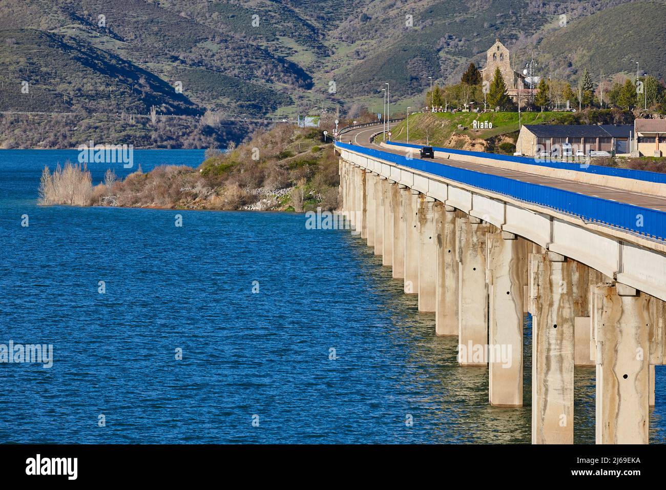 Embalse de riano hi-res stock photography and images - Alamy