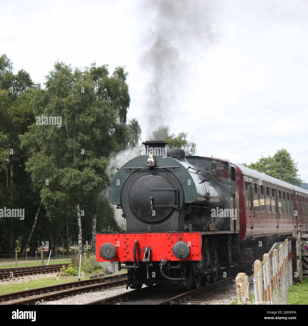 Red train carriages historic hi-res stock photography and images - Alamy