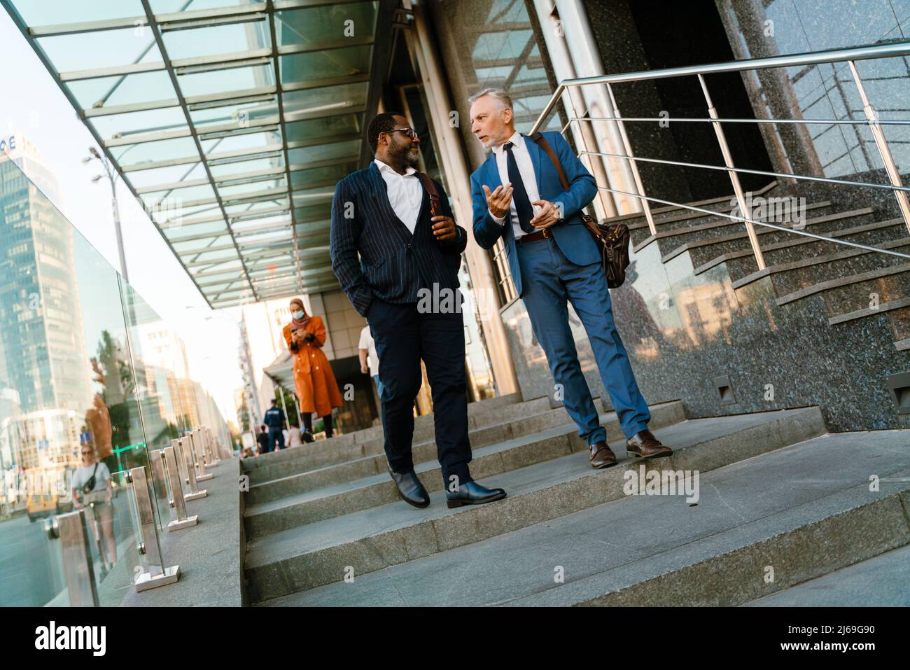 Men in grey suits hi-res stock photography and images - Alamy