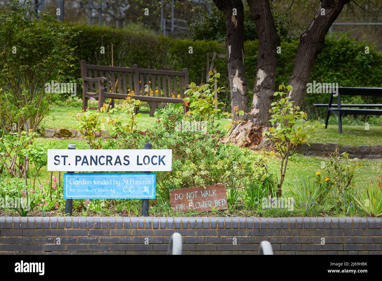 The mini garden at St Pancras lock, Regents canal, London, England ...