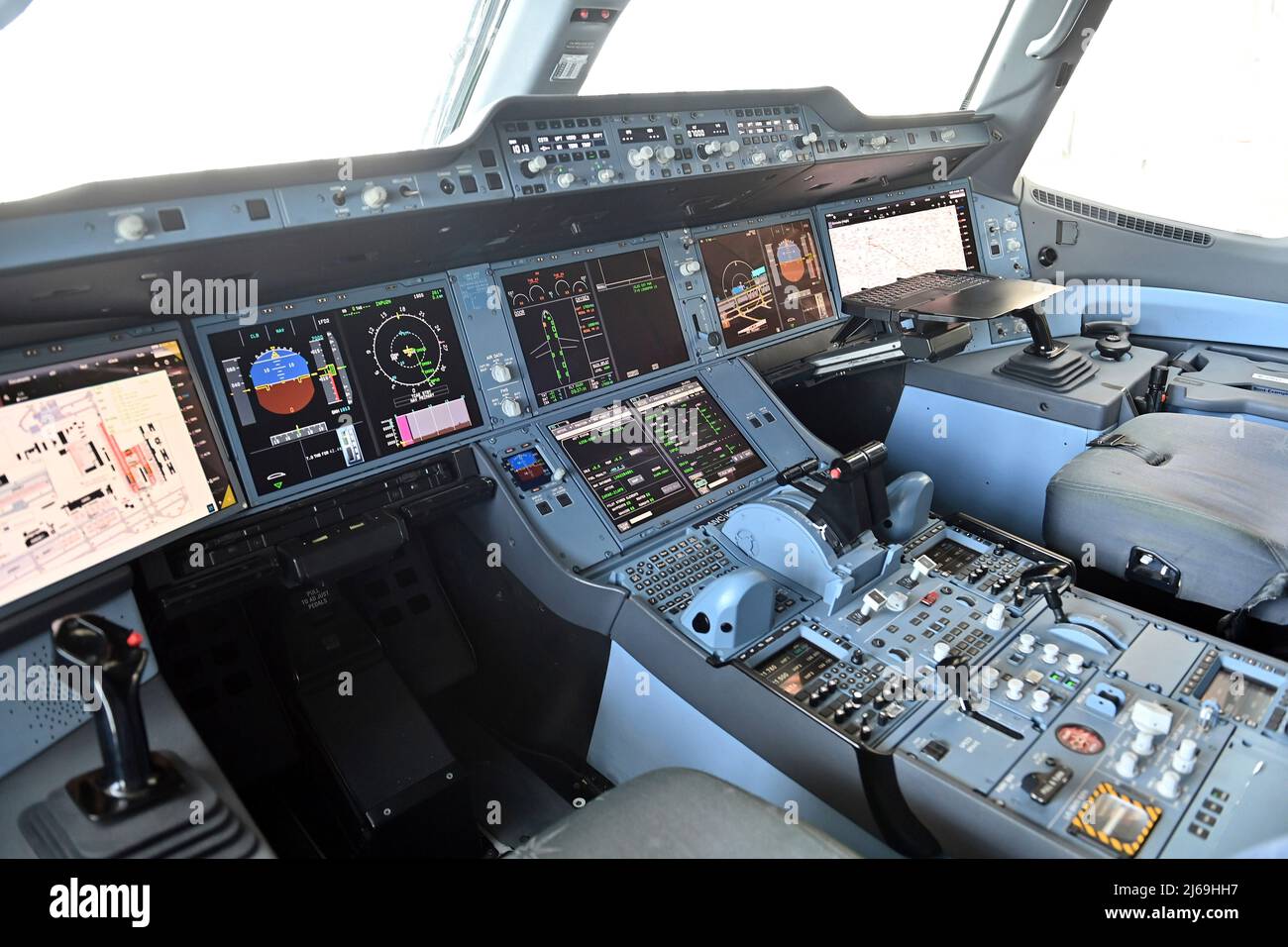 Munich, Germany. 29th Apr, 2022. View of the cockpit, aircraft ...