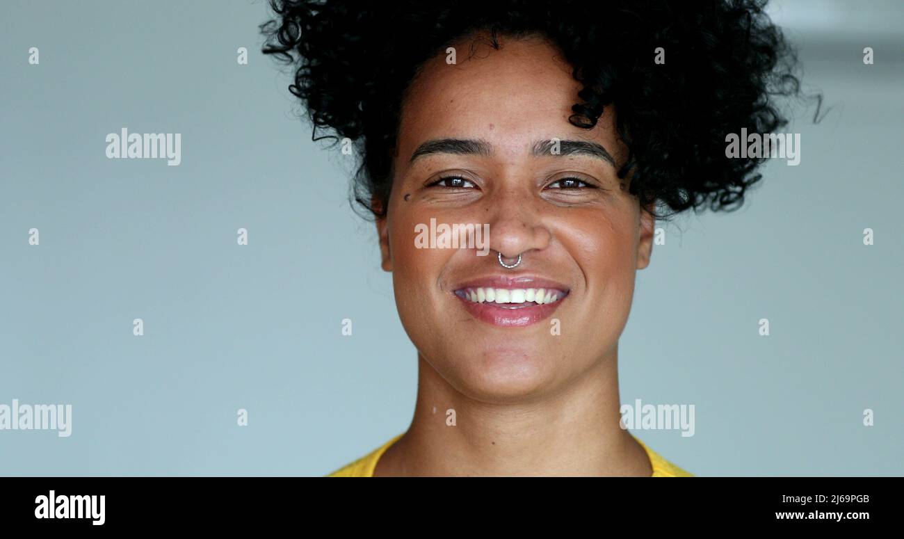 Young woman bursting out laughing hi-res stock photography and images ...