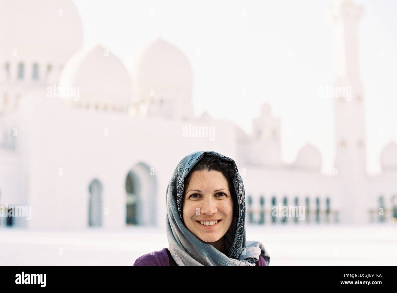 Muslim female head covered hi-res stock photography and images - Alamy