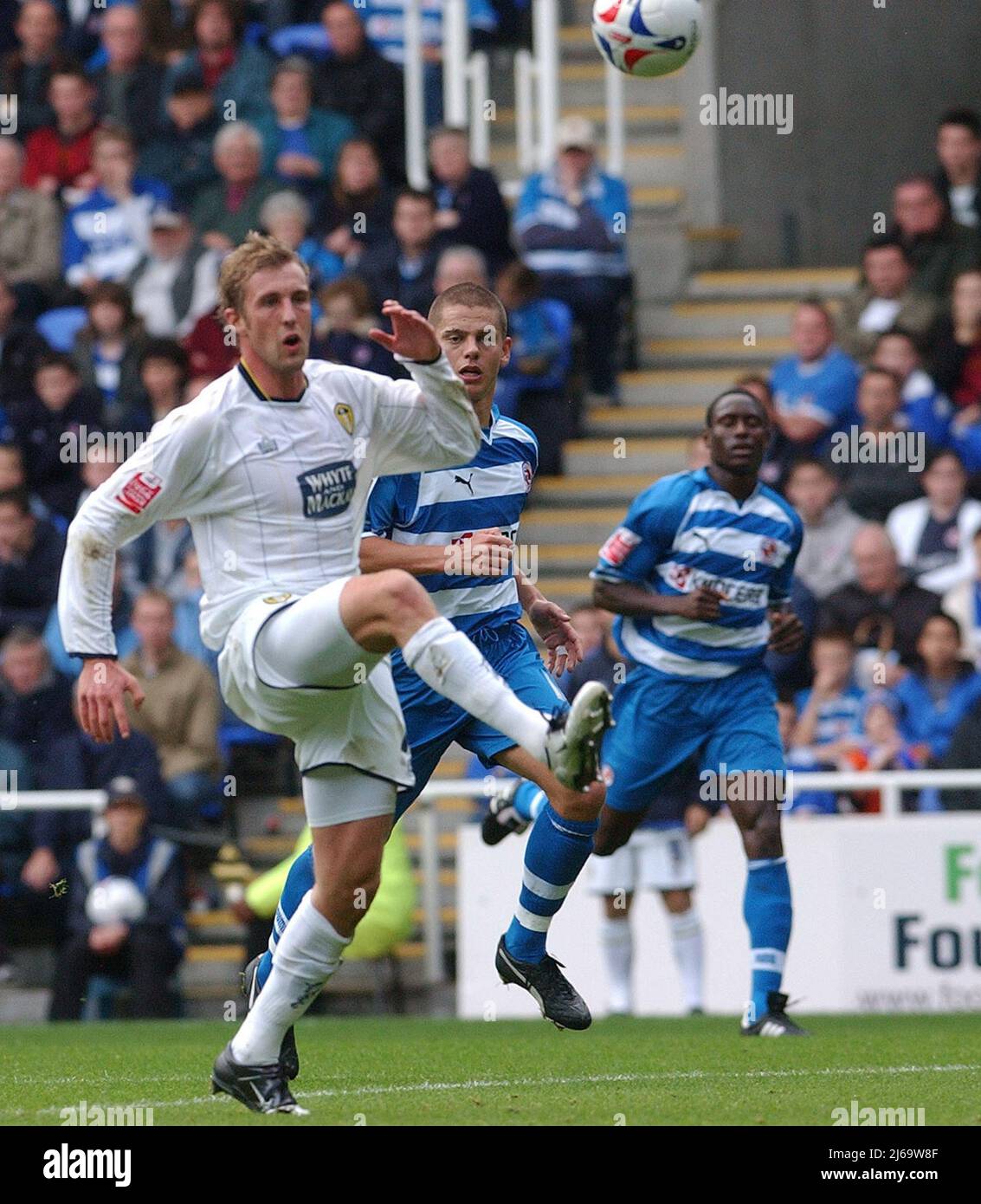 READING V LEEDS ROB HULSE JUST FAILS TO CONVERT A CROSS PIC MIKE WALKER ...