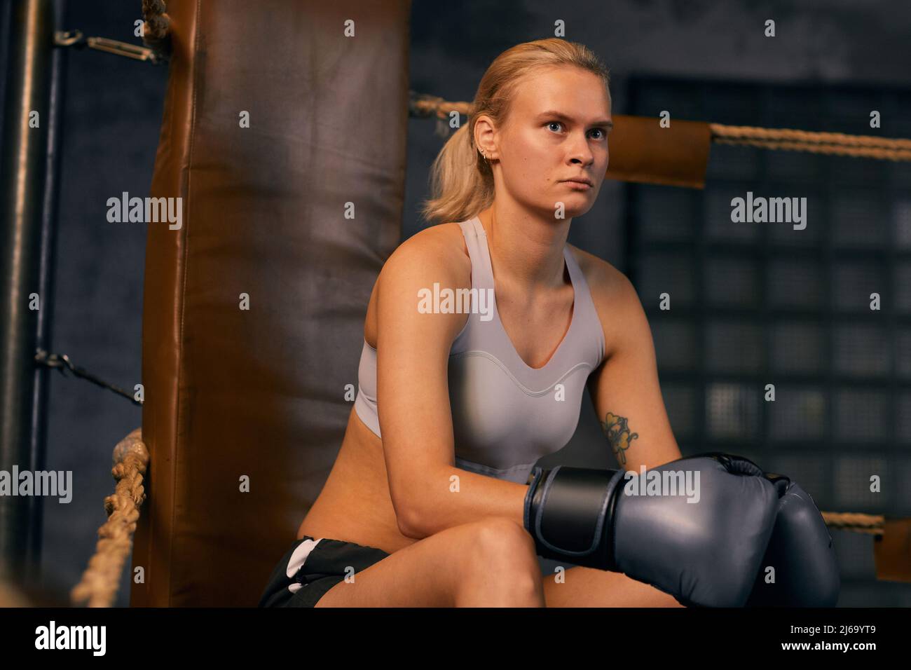 Woman boxer corner ring hi-res stock photography and images - Alamy