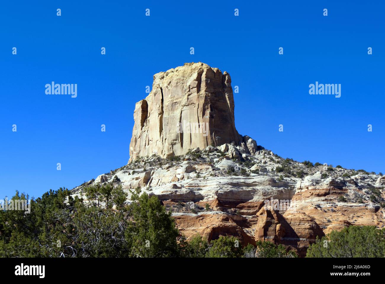 Butte from Kayenta to Monument Valley Stock Photo - Alamy
