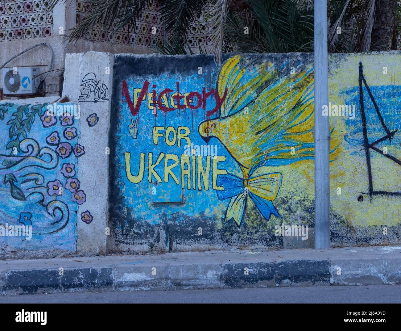 "victory for Ukraine", replacing "peace for Ukraine", graffiti in ...
