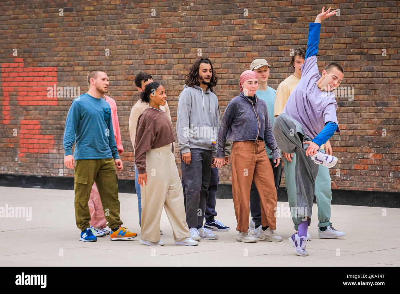 London, UK, 29th April 2022. Dylan Springer (left) performs solo moves ...