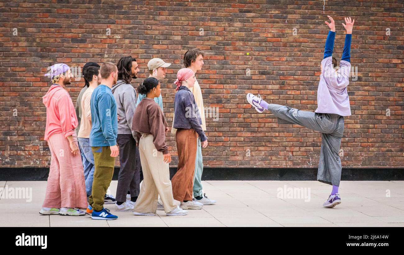 London, UK, 29th April 2022. Dylan Springer (left) performs solo moves ...