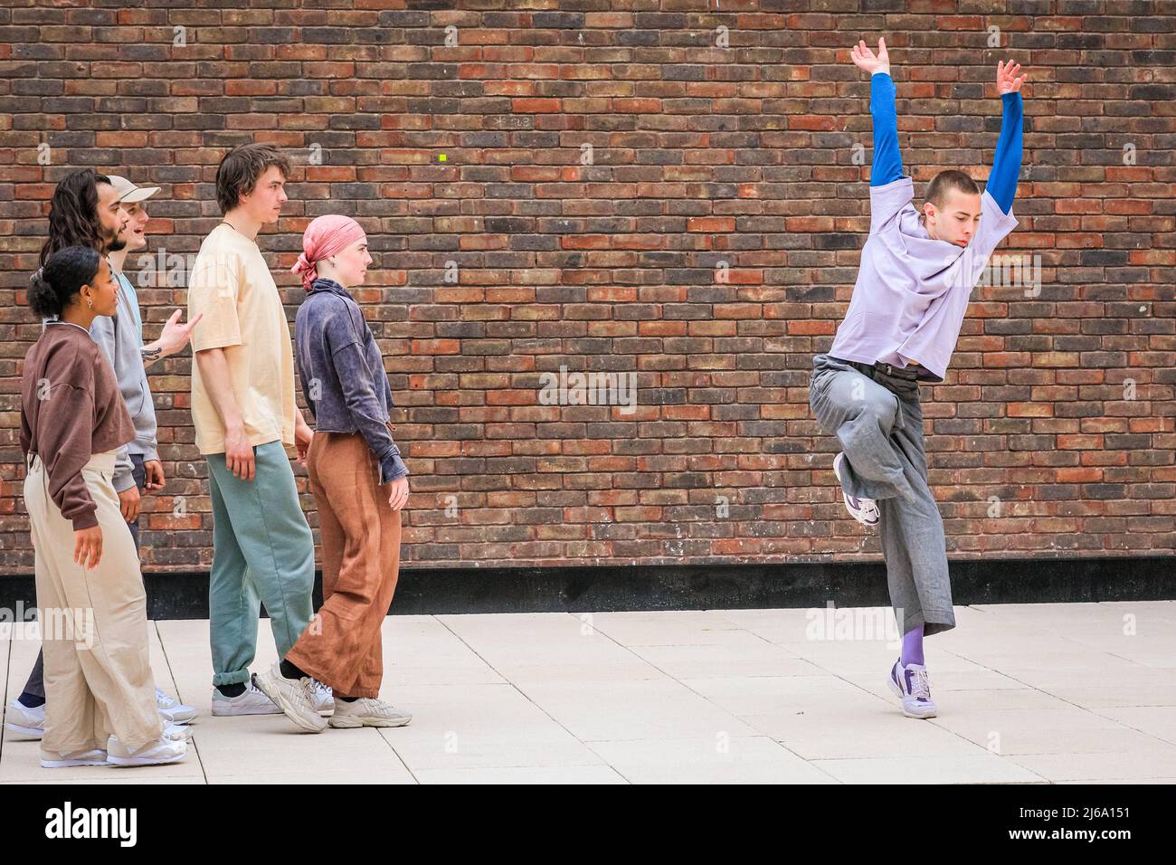 London, UK, 29th April 2022. Dylan Springer (left) performs solo moves ...