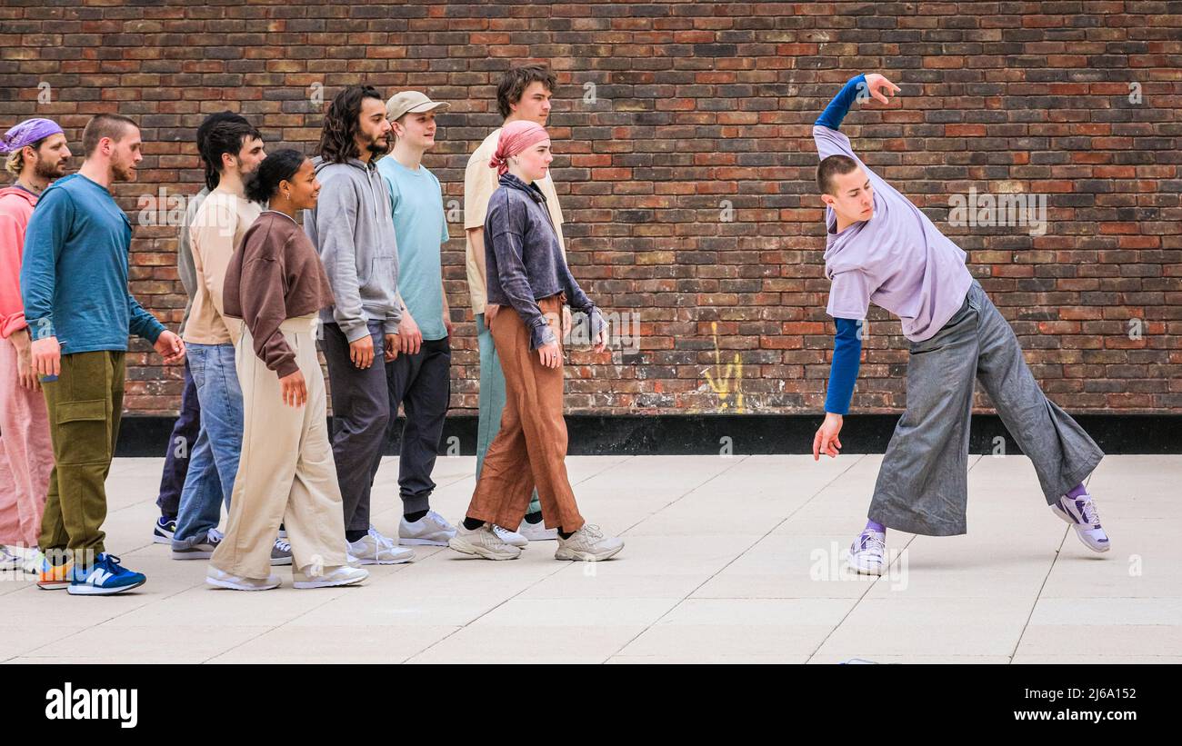 London, UK, 29th April 2022. Dylan Springer (left) performs solo moves ...