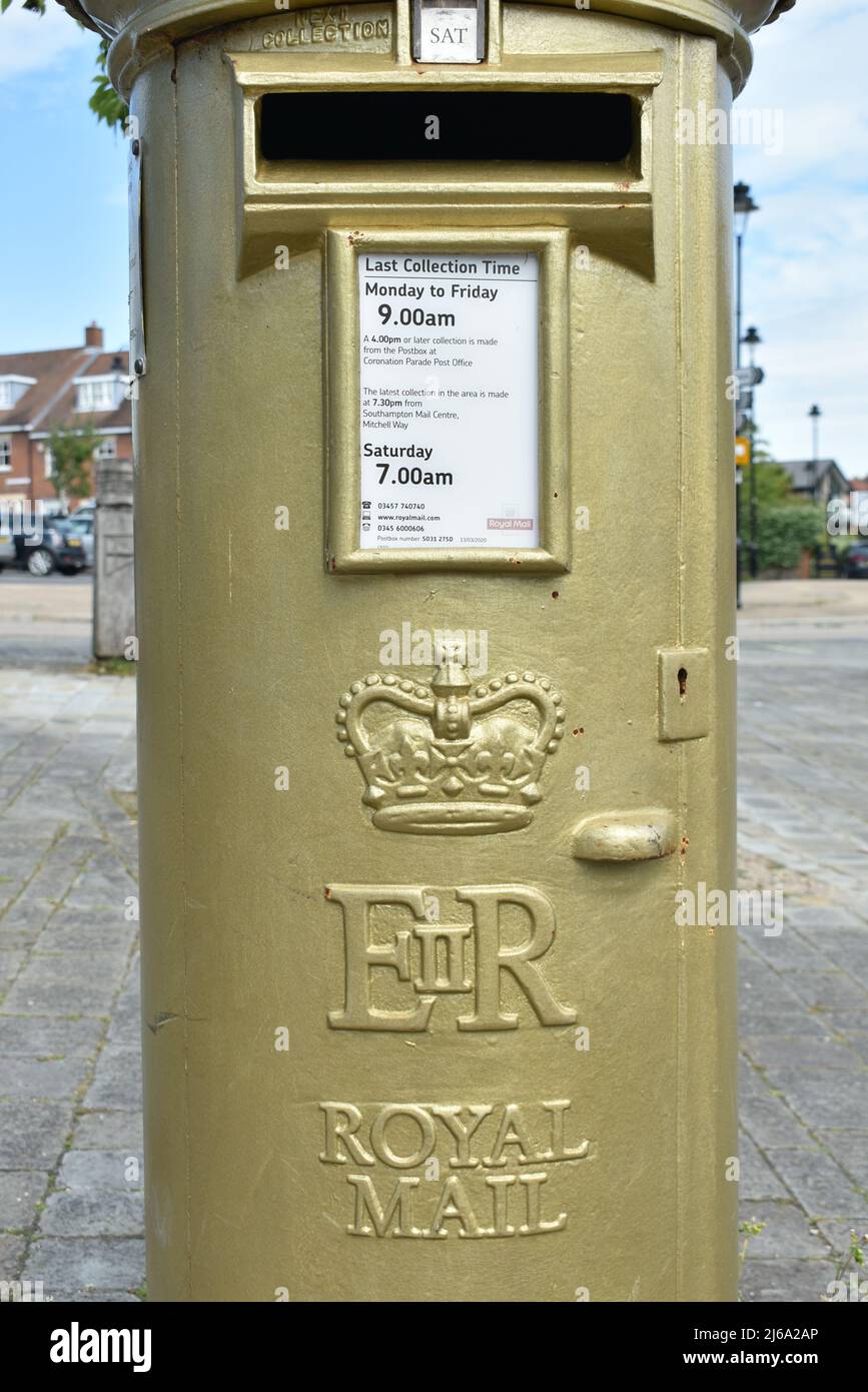 Royal mail golden letter box hi-res stock photography and images - Alamy