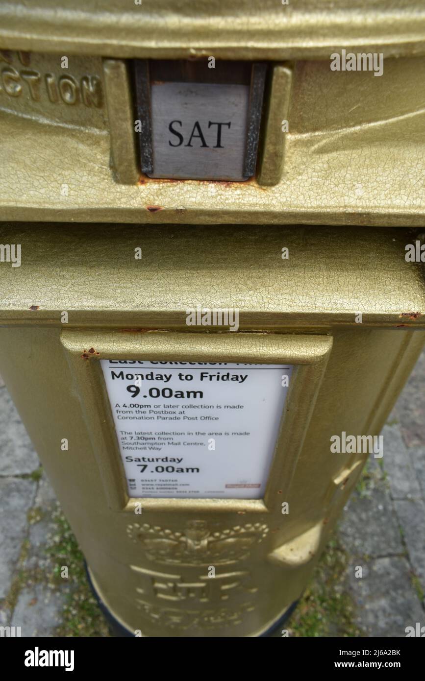Golden pillar box hi-res stock photography and images - Alamy