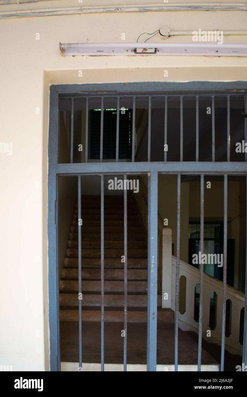Old fashioned windows of an old building Stock Photo - Alamy