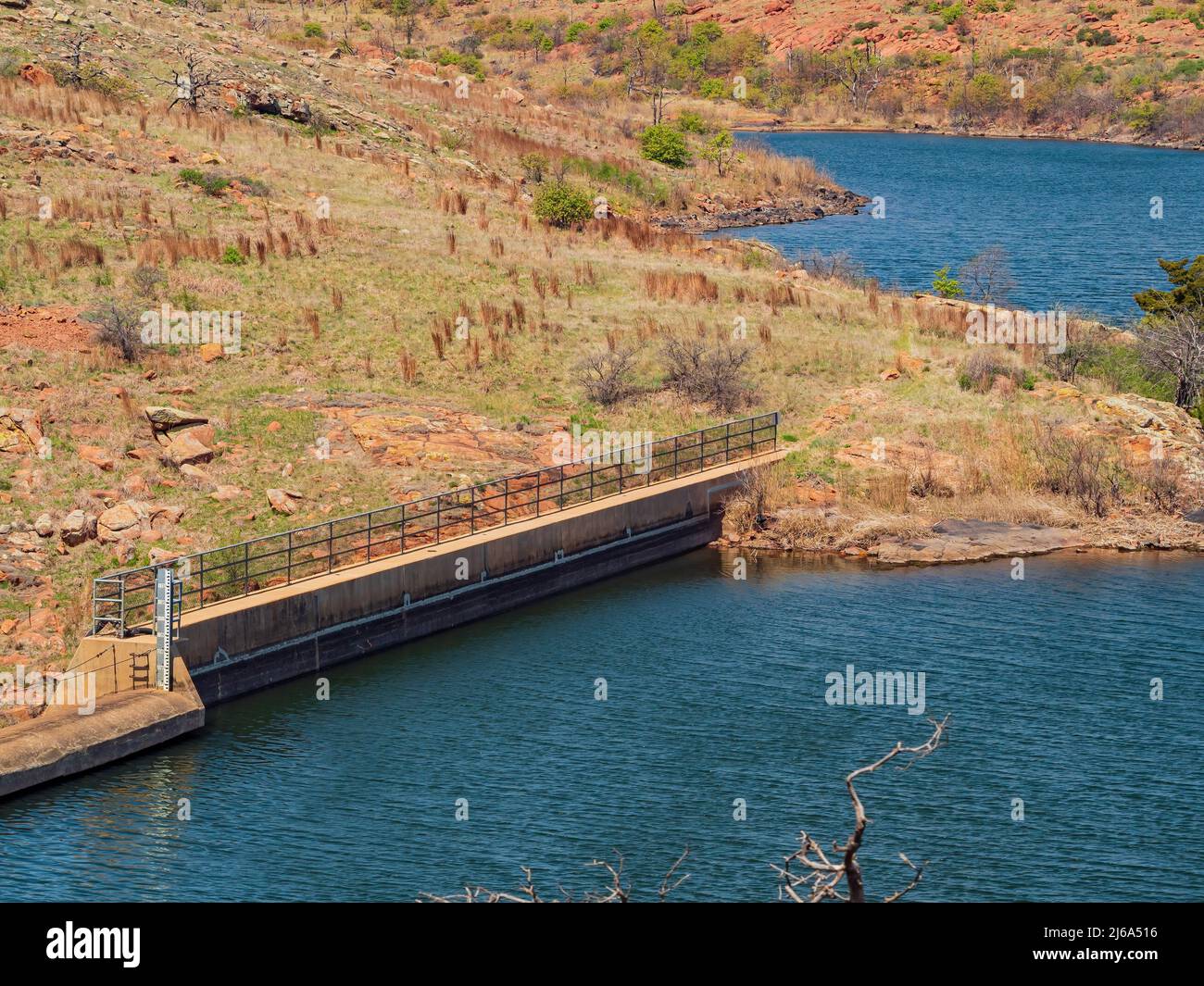 Sunny view of the Lake Jed Johnson at Oklahoma Stock Photo - Alamy