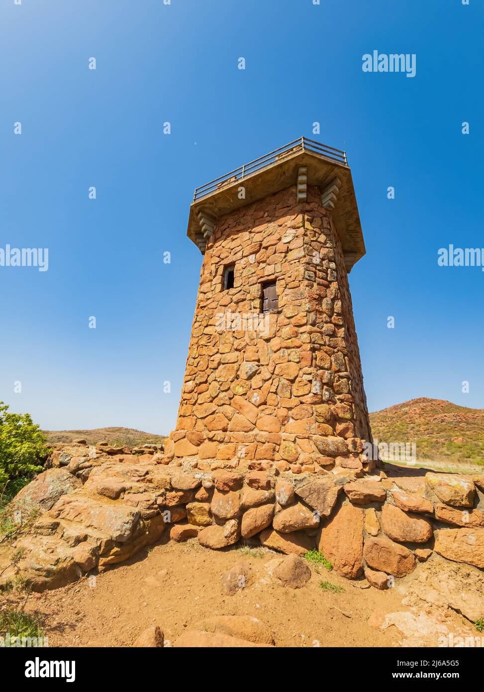 Sunny view of Lake Jed Johnson Tower at Oklahoma Stock Photo - Alamy