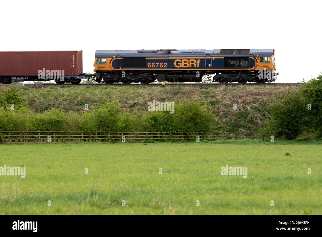 GBRf class 66 diesel locomotive No. 66762 pulling a freightliner train ...