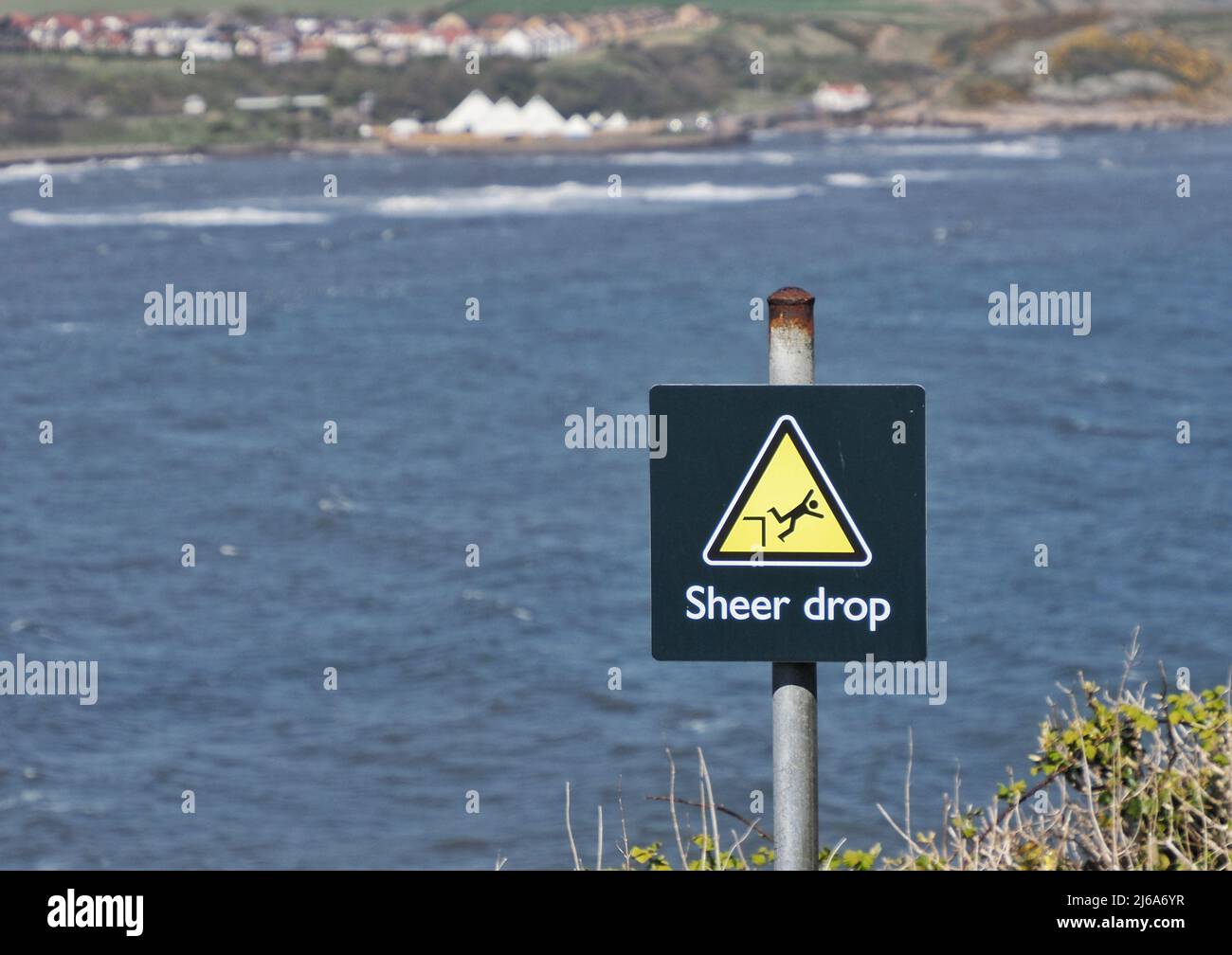 Sheer drop warning sign Stock Photo - Alamy