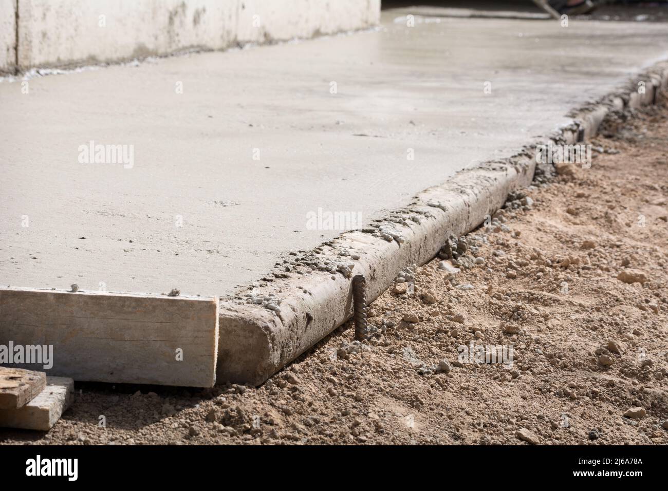 Concrete blind area. New concrete pavement for an apartment building ...