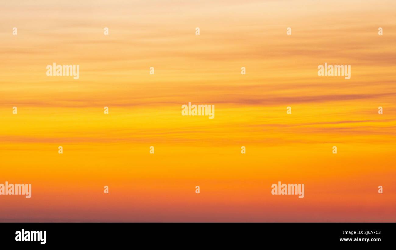 Sunset bands of cloud hi-res stock photography and images - Alamy