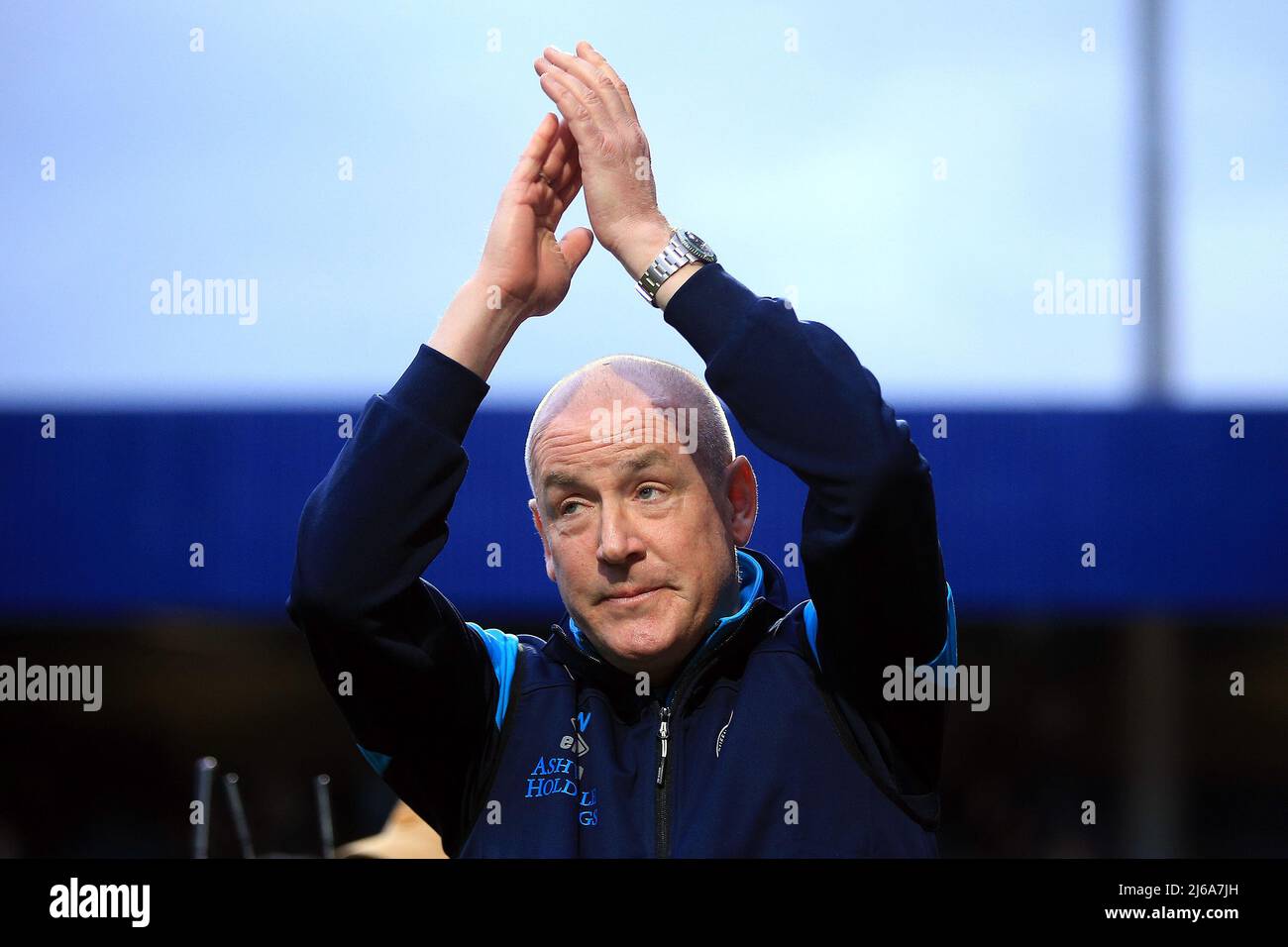 Clapping football utd hi-res stock photography and images - Alamy