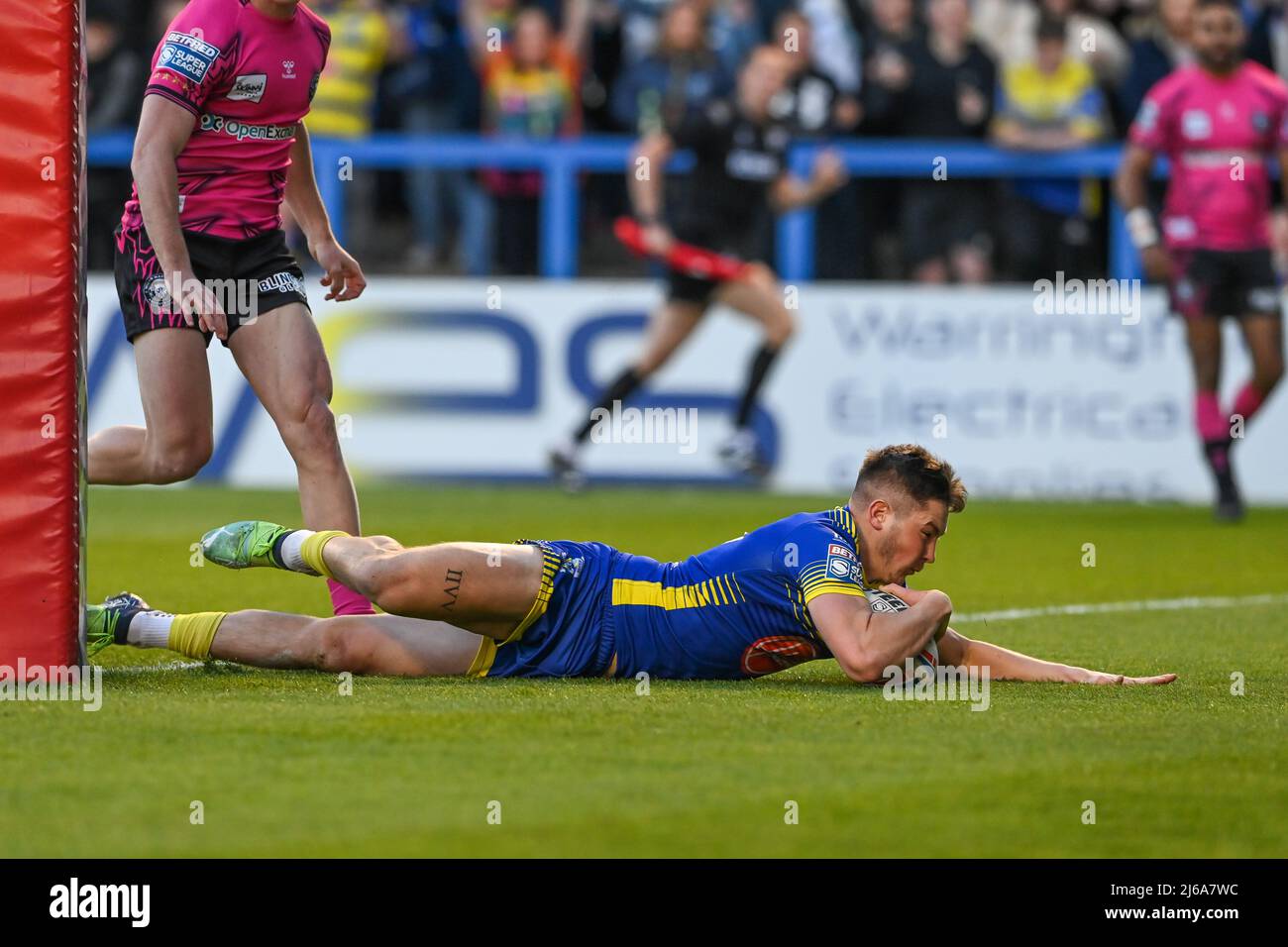 Riley Dean #27 of Warrington Wolves goes over for a try Stock Photo - Alamy