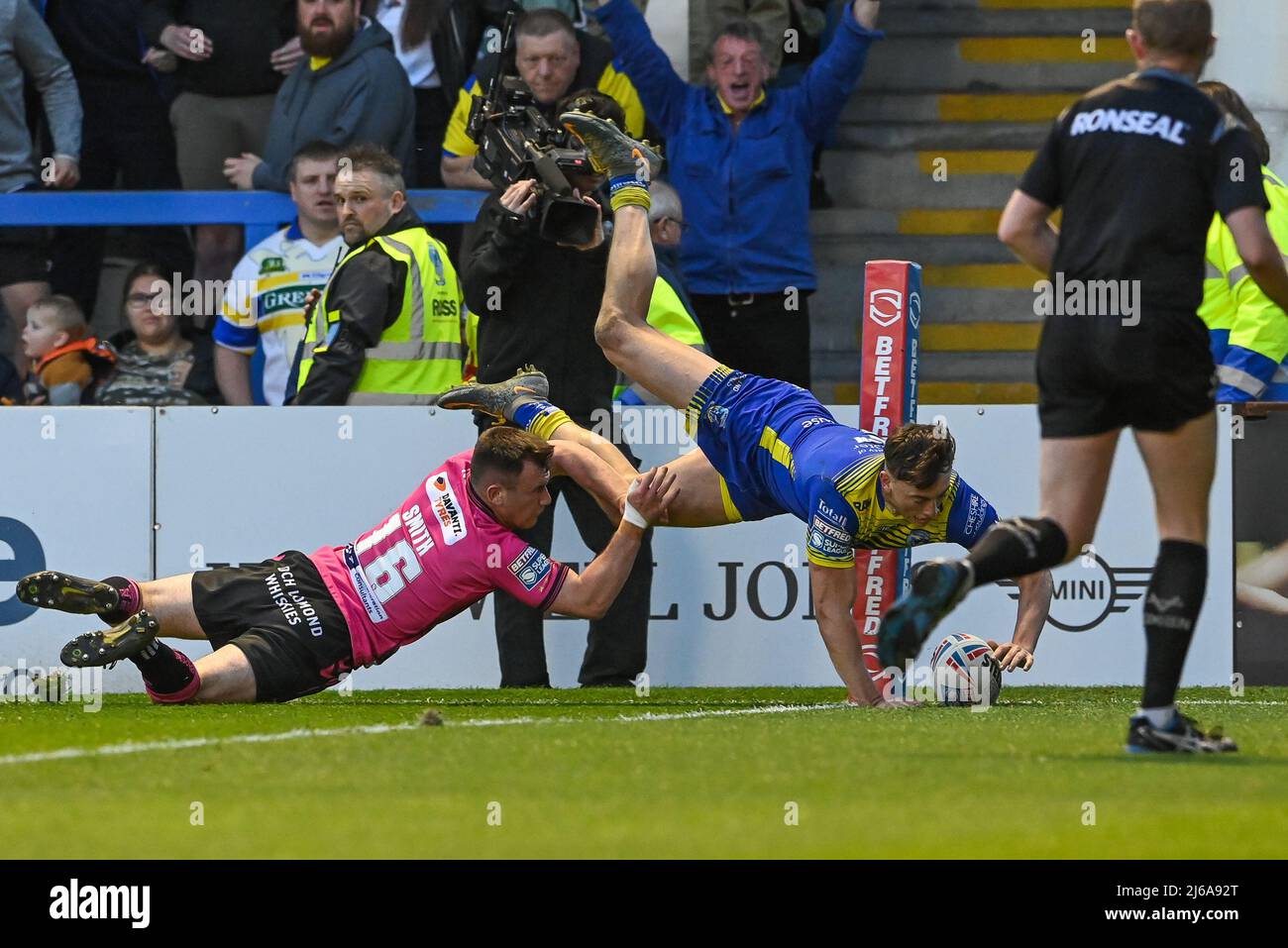 Matty Ashton #5 of Warrington Wolves goes over for a try Stock Photo ...