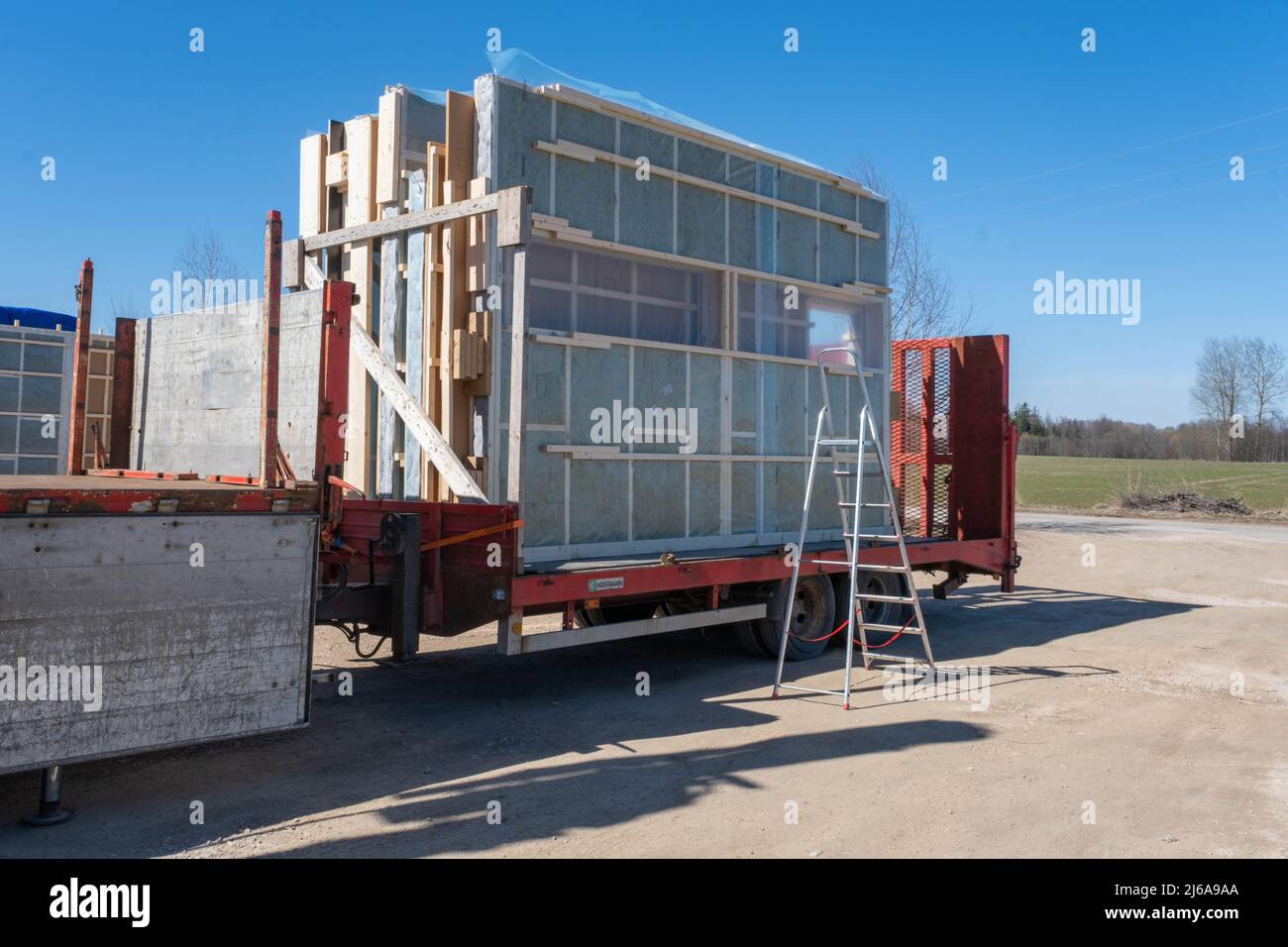Freight vehicle transportation of reinforced concrete precast wall ...