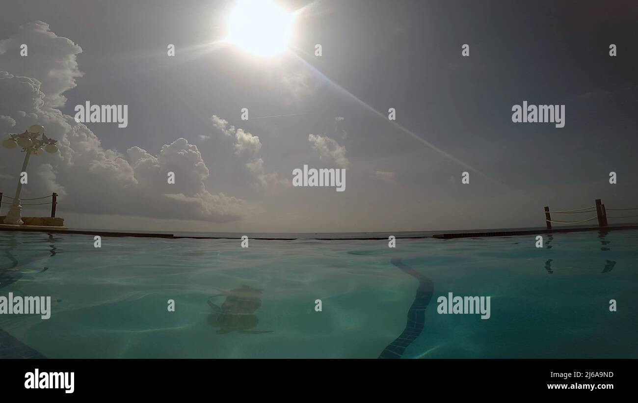 An infinity pool in the resort of Cancun, Mexico Stock Photo - Alamy