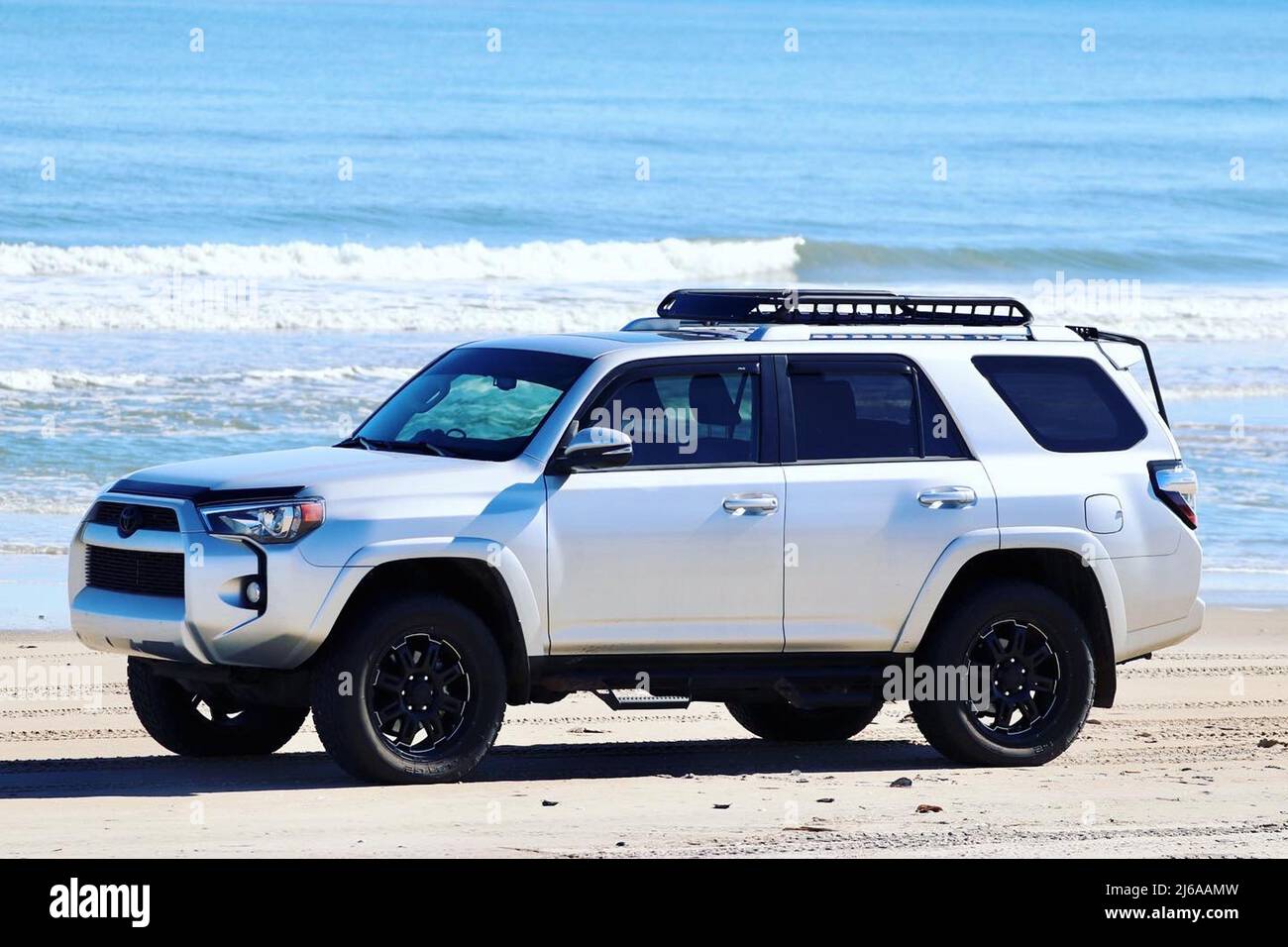 Toyota 4runner off-roading on the Outer Banks Beaches of North Carolina ...
