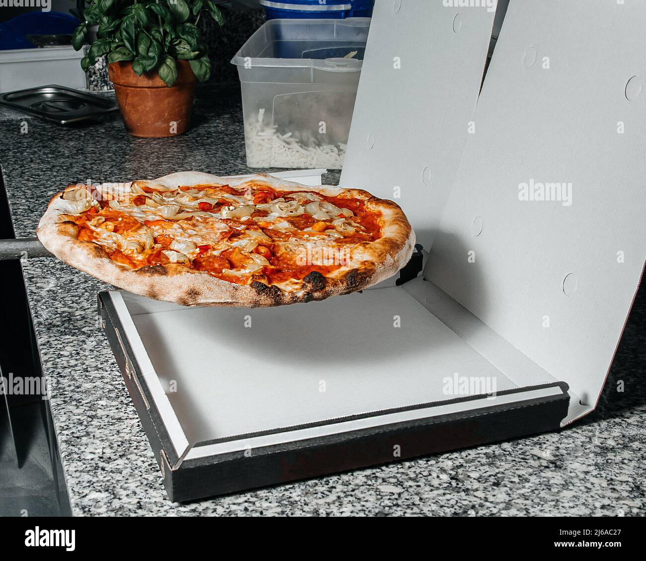 Pizza box chef hi-res stock photography and images - Alamy