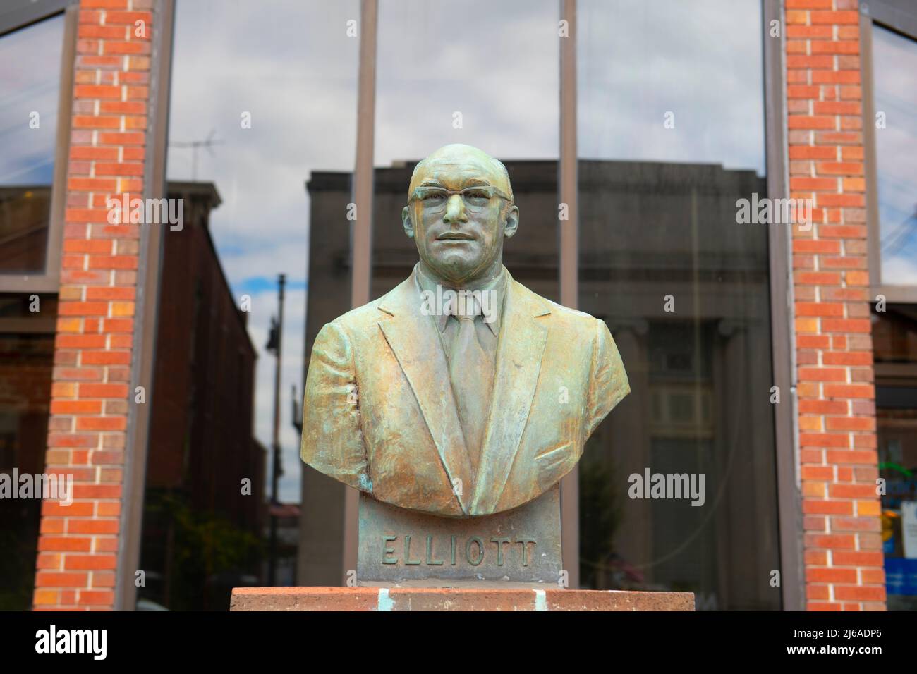 Lawrence "Larry" Elliott statue on Main Street in historic downtown ...