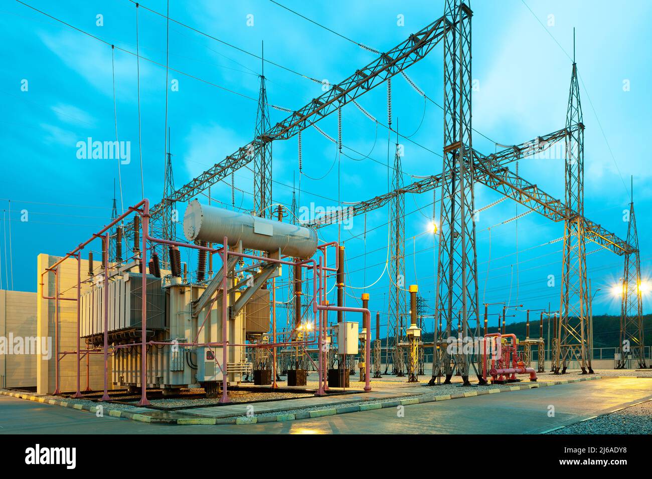 Electric transformer hi-res stock photography and images - Alamy