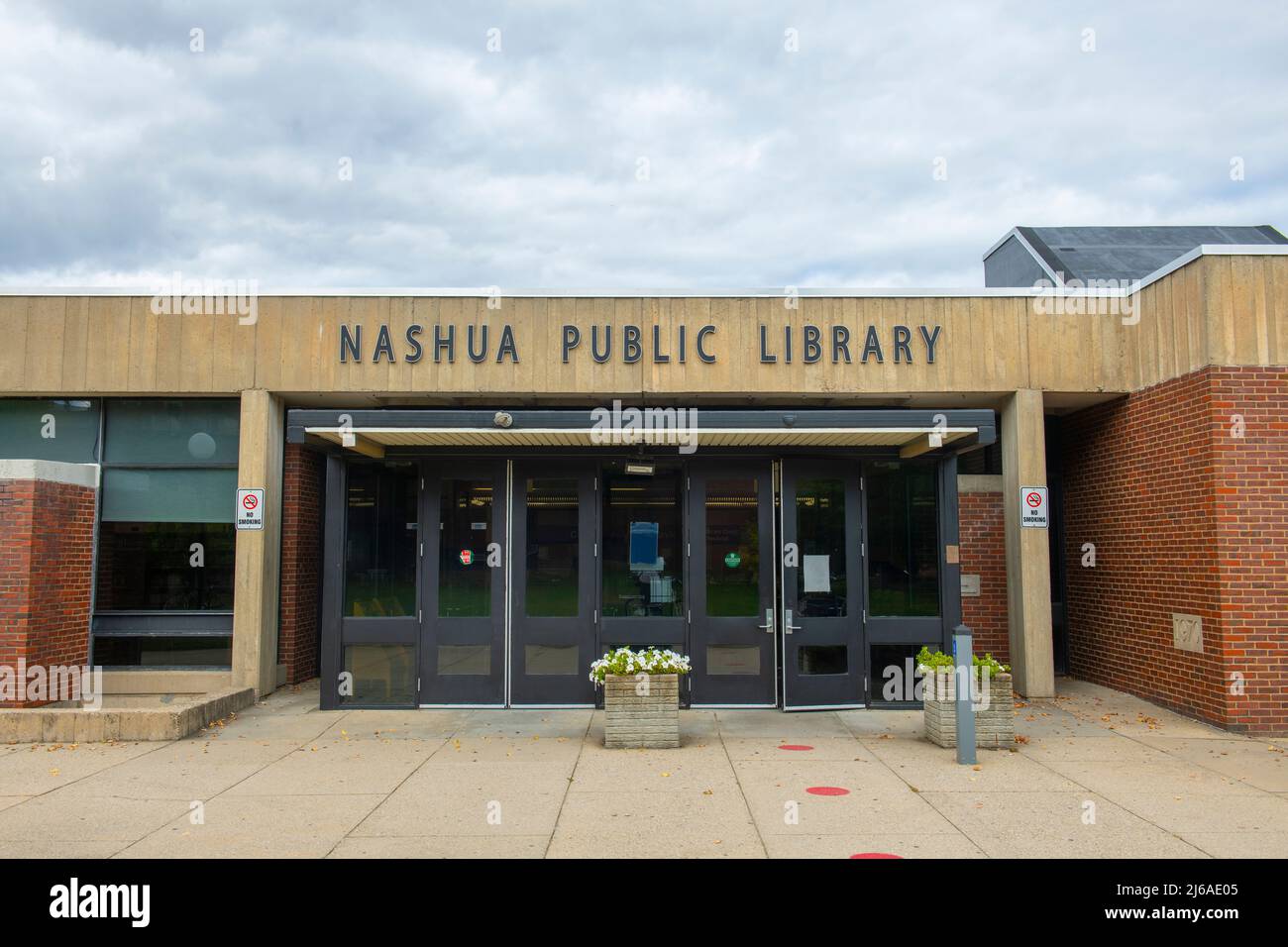 New hampshire public library usa hi-res stock photography and images ...