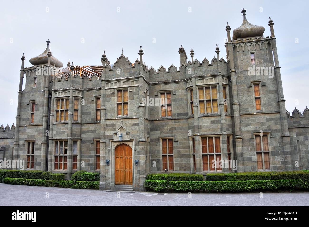 ALUPKA, CRIMEA – JUNE 03, 2019: The facade of the Vorontsov Palace ...