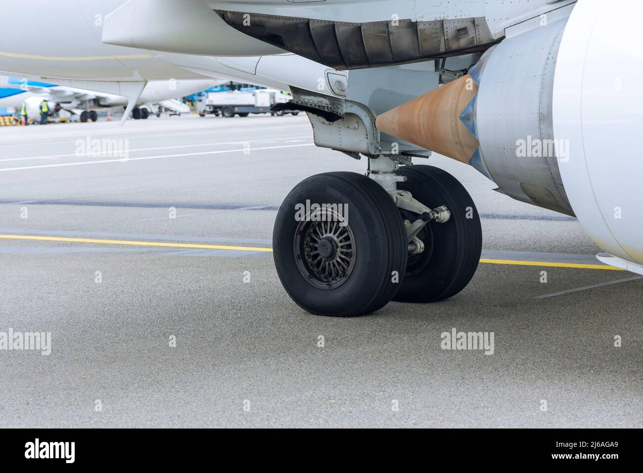 Close up view wheel of airplane Stock Photo - Alamy
