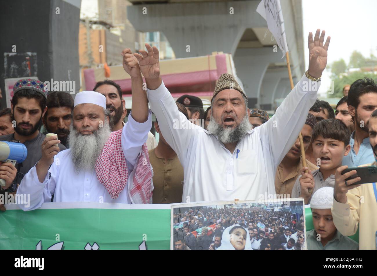 Peshawar, Pakistan. 29th Apr, 2022. Demonstrators burn representations ...