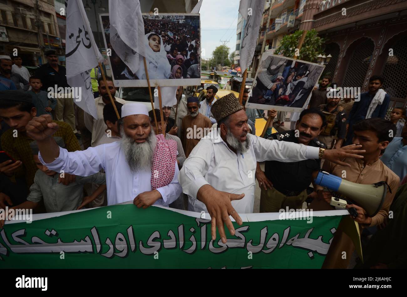 Peshawar, Pakistan. 29th Apr, 2022. Demonstrators burn representations ...