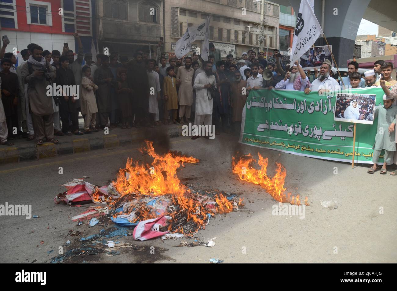 Peshawar, Pakistan. 29th Apr, 2022. Demonstrators burn representations ...