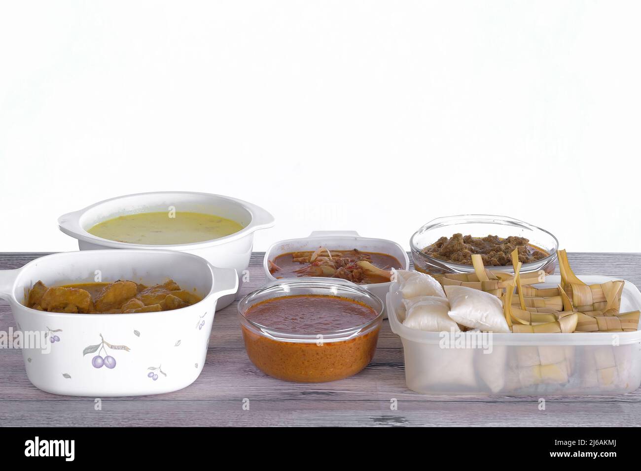 " Ketupat , Rendang, Kuah Kacang & Asam Pedas Tetel" . Traditional ...