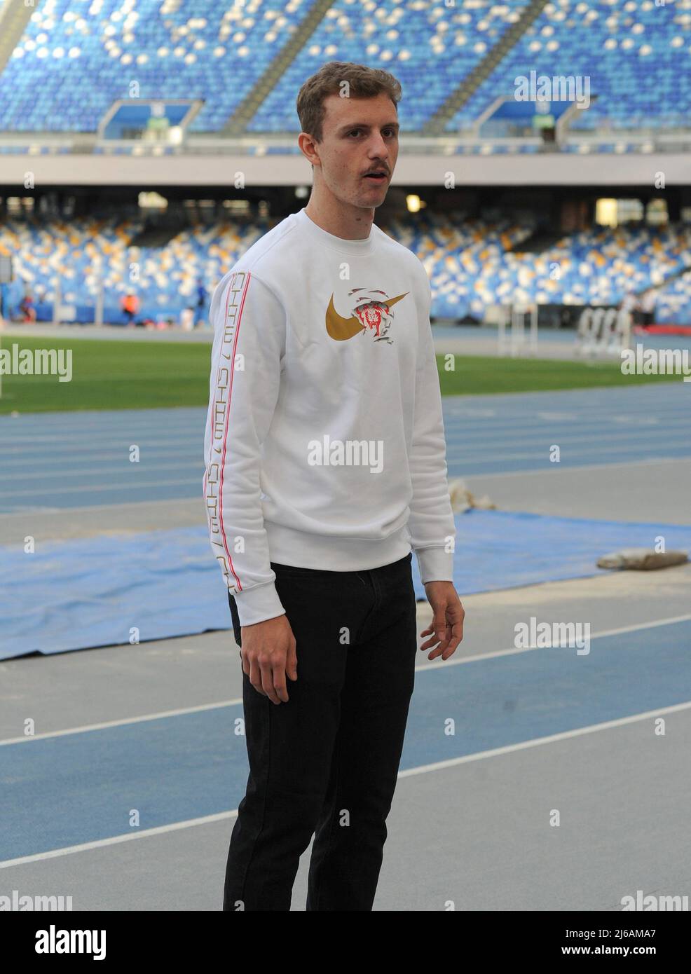 Tokyo olympic games relay italian hi-res stock photography and images ...